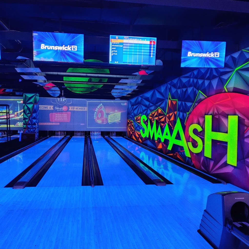 Smaaash Airia Mall Gurugram - best offers on bowling and vr games