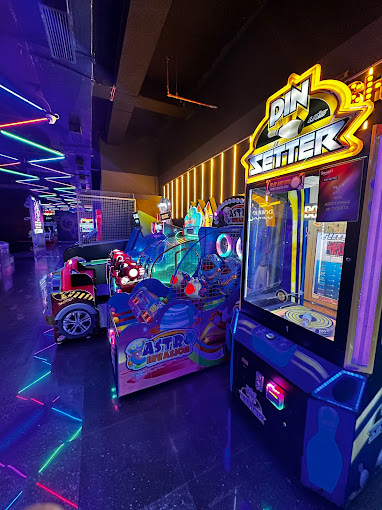 Smaaash Dwarka at Radisson Blu – bowling, bar and food fun